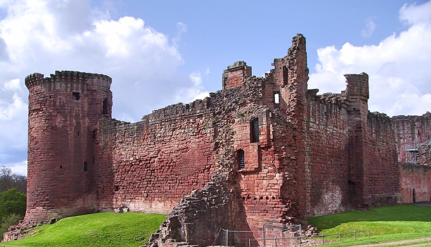 Private tour to Bothwell Castle - Experienced Tours Scotland